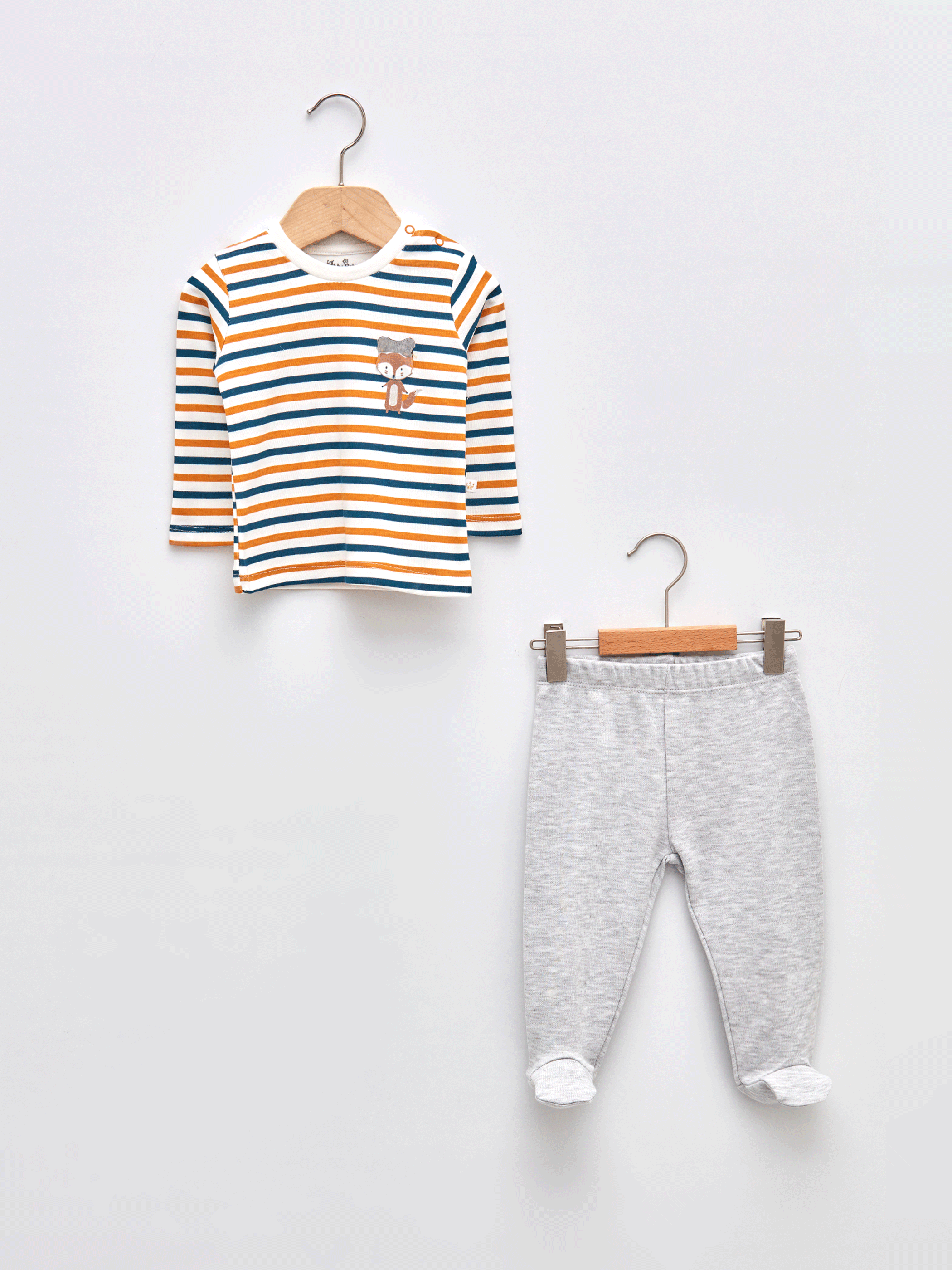 For My Baby Bisiklet Yaka Uzun Kollu Oynar Aplikeli Erkek Bebek Tişört ve Pantolon 2'li Takım For My Baby Bisiklet Yaka Uzun Kollu Oynar Aplikeli Erkek Bebek Tişört ve Pantolon 2'li Takım