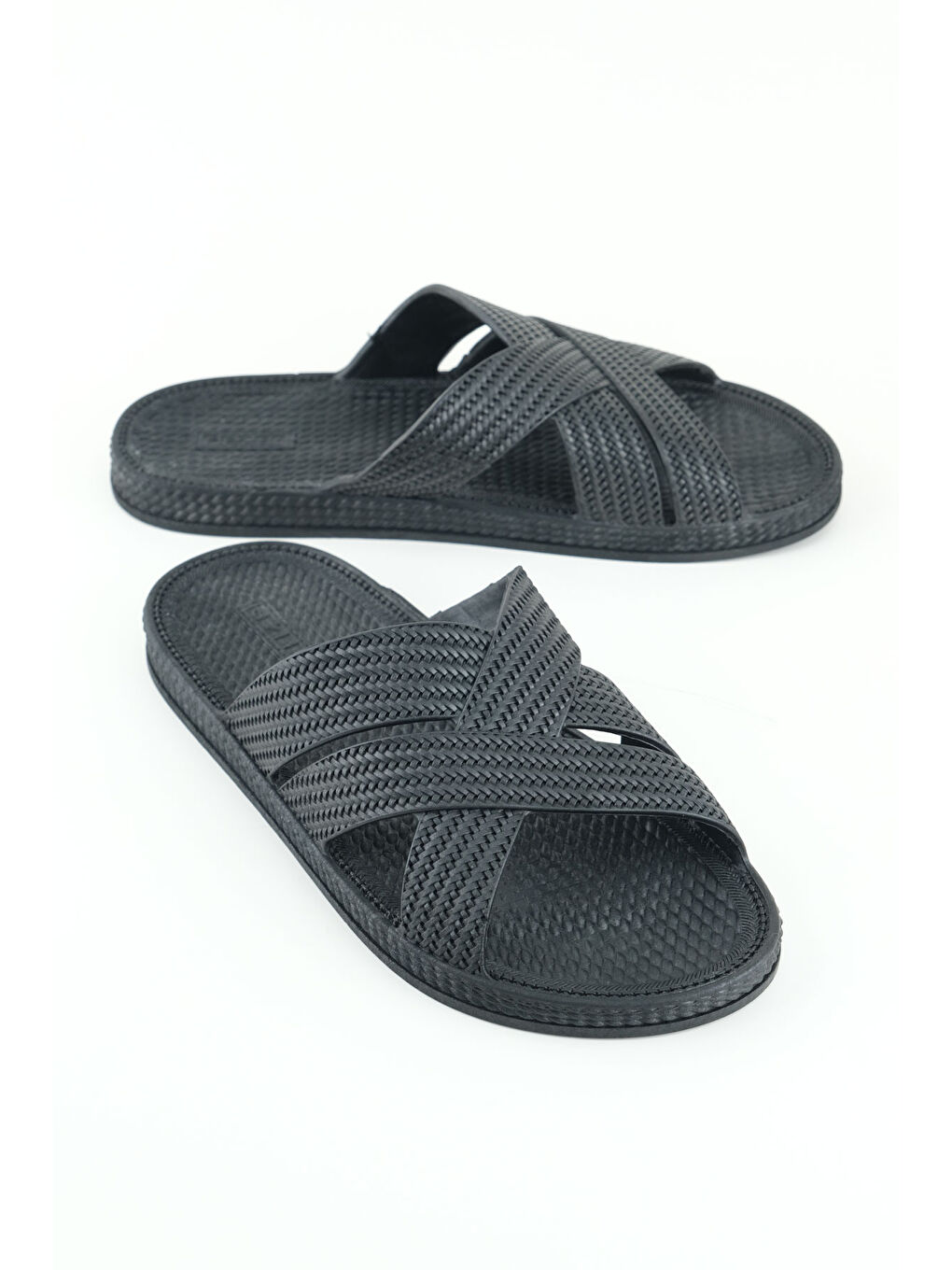 Gezer Siyah Erkek Yazlık Ev Banyo Islak Zemine Uygun Terlik - S000321199-19351 | LCW