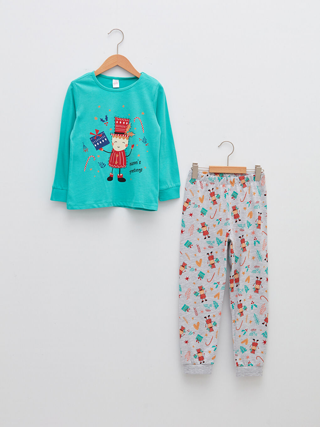 LCW Kids Crew Neck Christmas Themed Long Sleeve Girls Pajamas Set ...