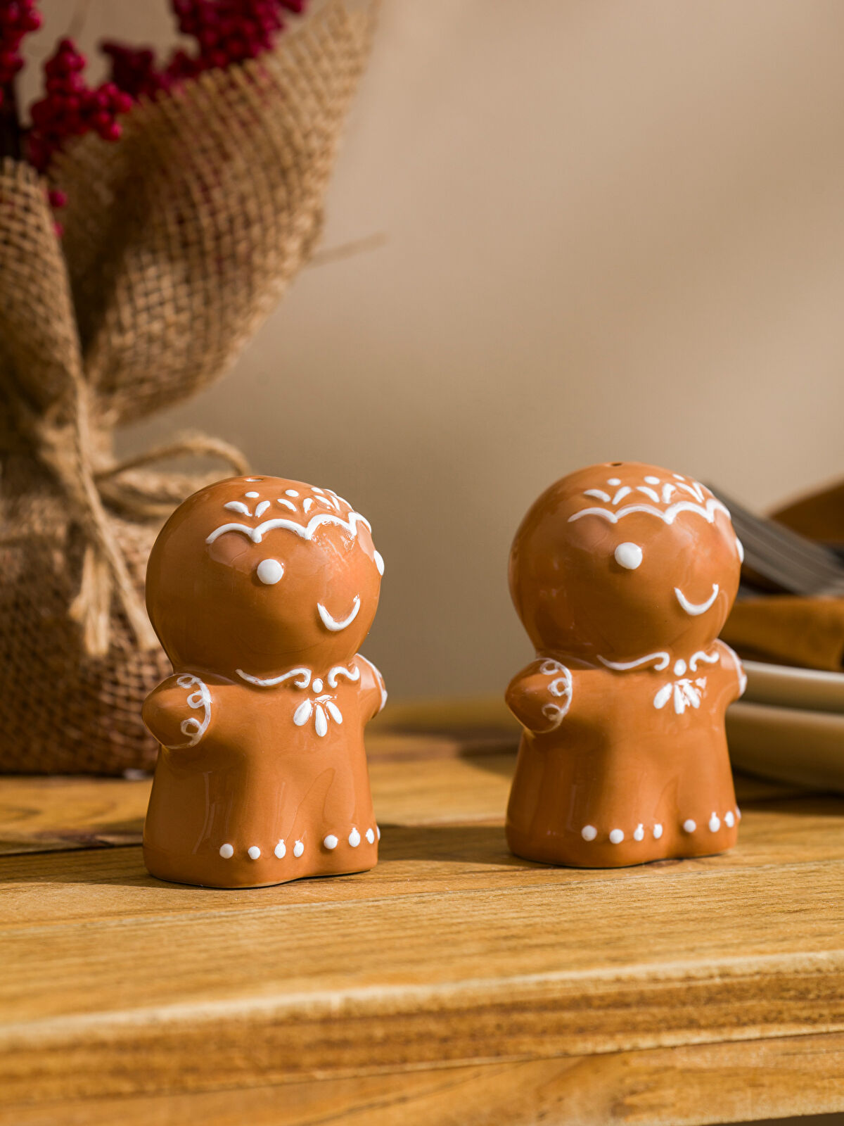 Kahverengi Kurabiye Adam Figürlü Tuzluk ve Biberlik - W4DH40Z8-GGZ | LCW