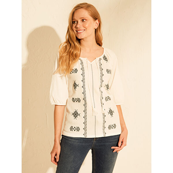 İşleme Detaylı Pamuklu Tişört