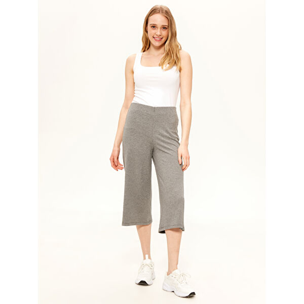 Beli Lastikli Geniş Paça Esnek Pantolon Beli Lastikli Geniş Paça Esnek Pantolon