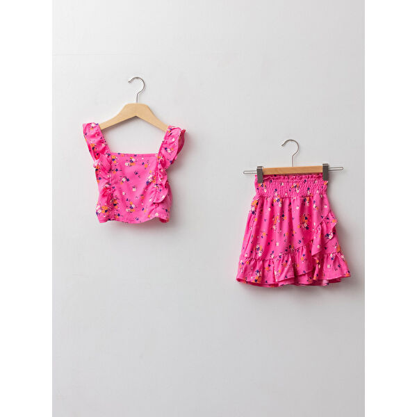 Kare Yaka Desenli Fırfır Detaylı Viskon Kız Çocuk Bluz ve Etek Kare Yaka Desenli Fırfır Detaylı Viskon Kız Çocuk Bluz ve Etek