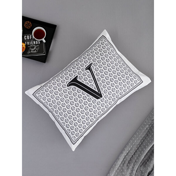 V Harfi Baskılı Yastık Kılıfı 50x70 Cm