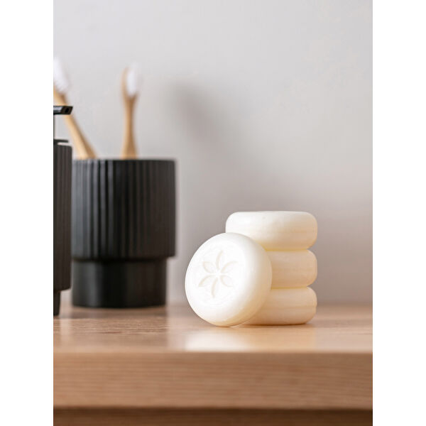 Amber Kokulu Katı Sabun 4'lü 50 Gr Amber Kokulu Katı Sabun 4'lü 50 Gr