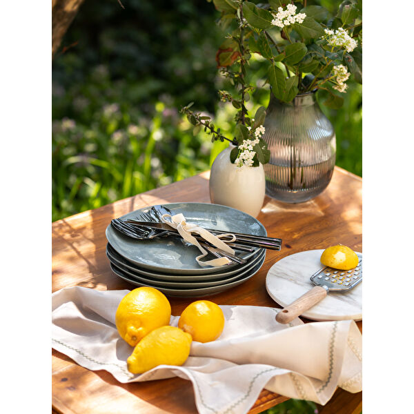 Düz Porselen Pasta Tabağı 4'lü 22 Cm Düz Porselen Pasta Tabağı 4'lü 22 Cm