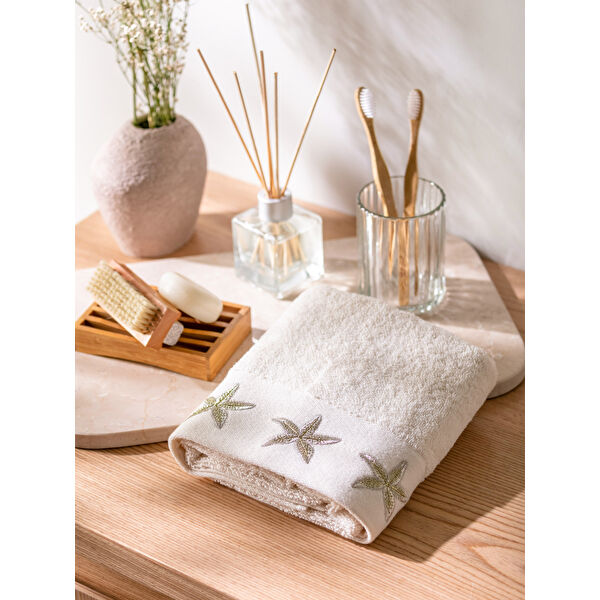 Deniz Yıldızı Nakışlı Pamuklu Yüz Havlusu 50x80 Cm Deniz Yıldızı Nakışlı Pamuklu Yüz Havlusu 50x80 Cm