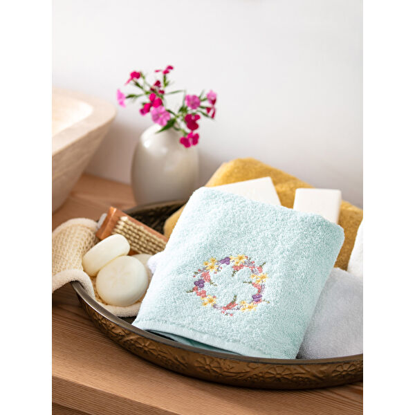 Çiçek Nakışlı Pamuklu Yüz Havlusu 50x80 Cm