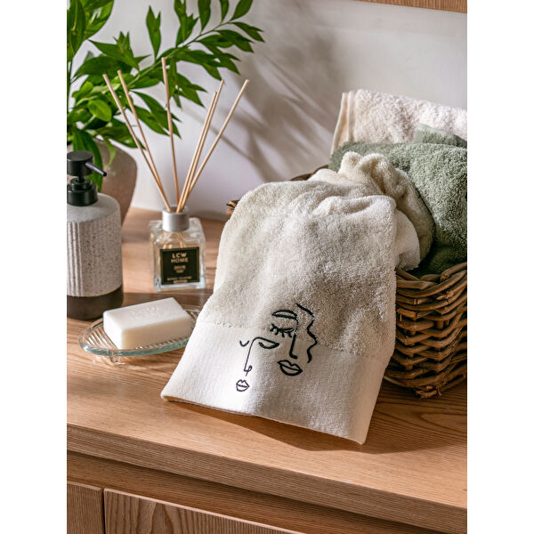 Yüz Nakışlı Pamuklu Yüz Havlusu 50x80 Cm