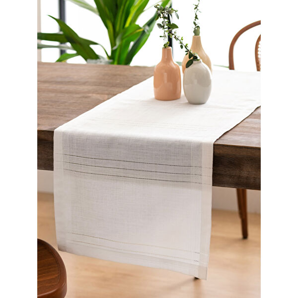 Delik Detaylı Düz Runner 45x150 Cm Delik Detaylı Düz Runner 45x150 Cm