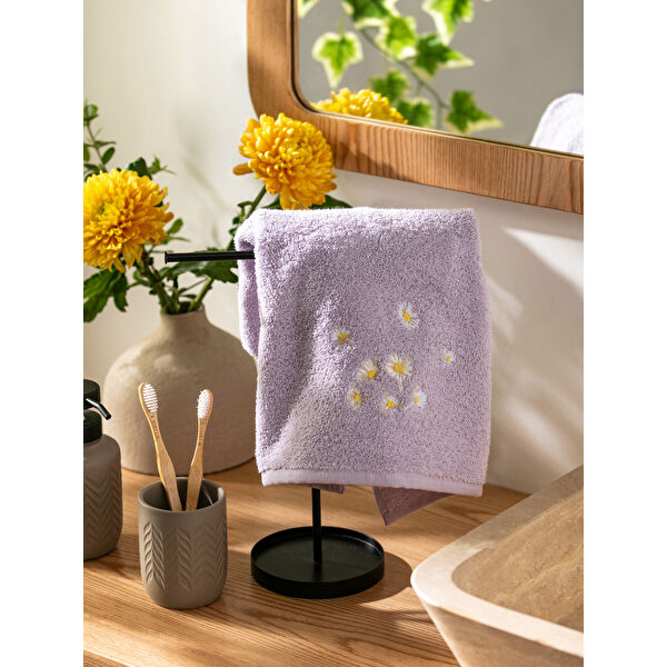 Papatya Nakışlı Pamuklu Yüz Havlusu 50x80 Cm Papatya Nakışlı Pamuklu Yüz Havlusu 50x80 Cm