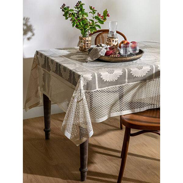 Dantel İşlemeli Masa Örtüsü 150x150 Cm Dantel İşlemeli Masa Örtüsü 150x150 Cm