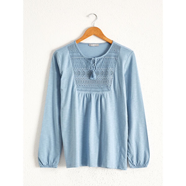 Yaka Detaylı İşlemeli Tişört