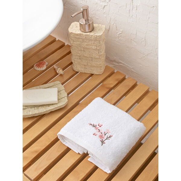 Çiçek Nakış Püsküllü El Havlusu 30x50 Cm Çiçek Nakış Püsküllü El Havlusu 30x50 Cm