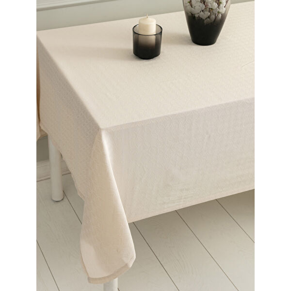 Kendinden Desenli Jakarlı Masa Örtüsü 150x250 Cm