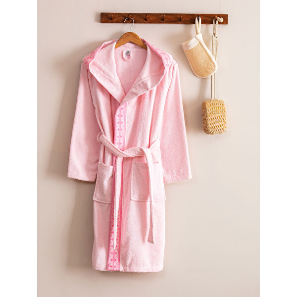 Nakışlı Kapüşonlu Kadın Bornoz Nakışlı Kapüşonlu Kadın Bornoz