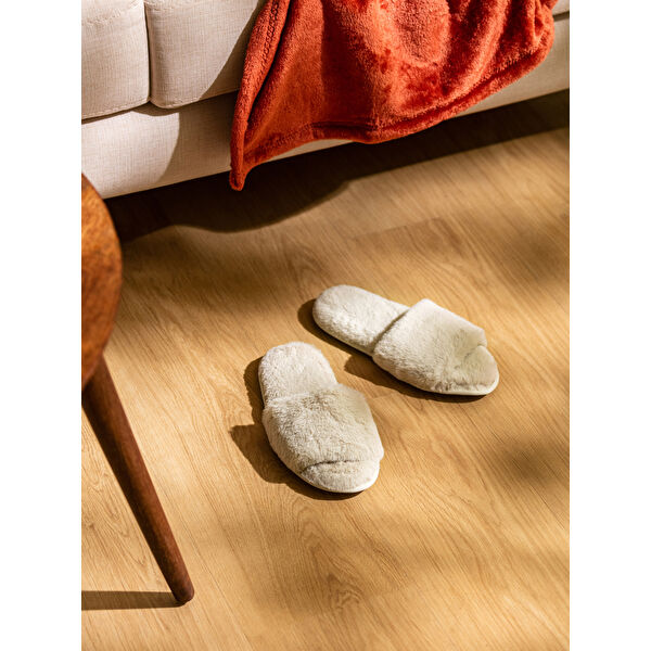 Tek Bantlı Pelüş Kadın Ev Terliği