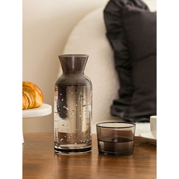 Baskılı Bardak Kapaklı Cam Karaf Sürahi 700 Ml Baskılı Bardak Kapaklı Cam Karaf Sürahi 700 Ml