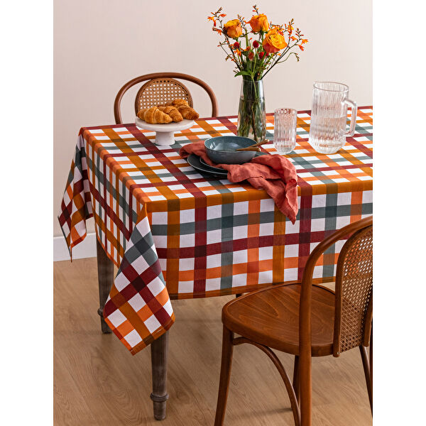 Ekose Desenli Masa Örtüsü 150x150 Cm Ekose Desenli Masa Örtüsü 150x150 Cm