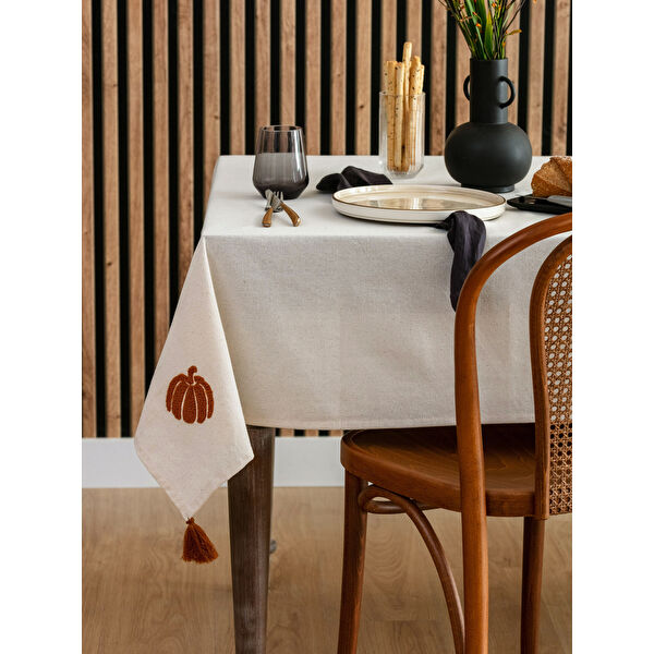 Nakışlı Püskül Detaylı Masa Örtüsü 150x150 Cm Nakışlı Püskül Detaylı Masa Örtüsü 150x150 Cm