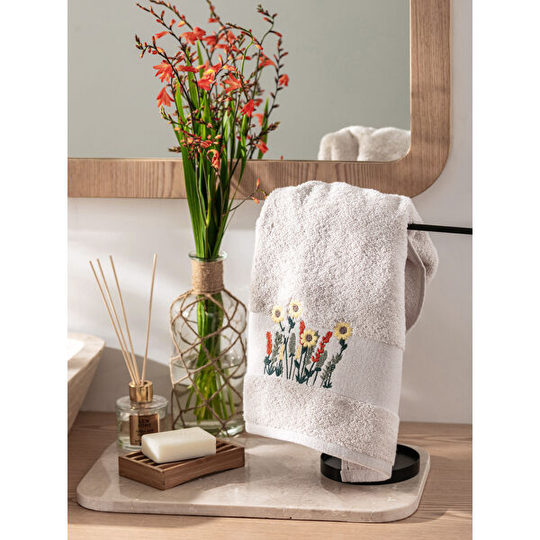 Çiçek Nakışlı Pamuklu Yüz Havlusu 50x80 Cm