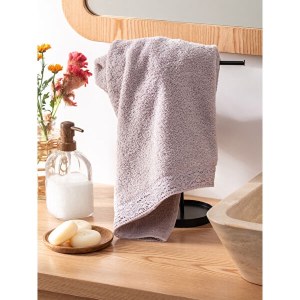 Dantel Detaylı Yüz Havlusu  50x80 Cm Dantel Detaylı Yüz Havlusu  50x80 Cm