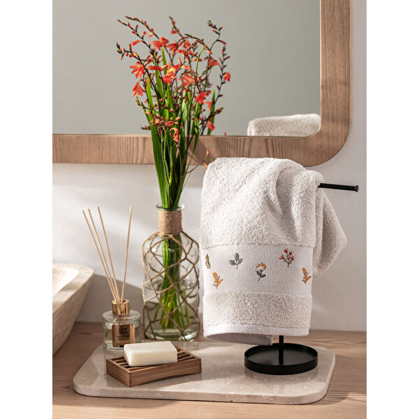 Çiçek Nakışlı Pamuklu Yüz Havlusu 50x80 Cm