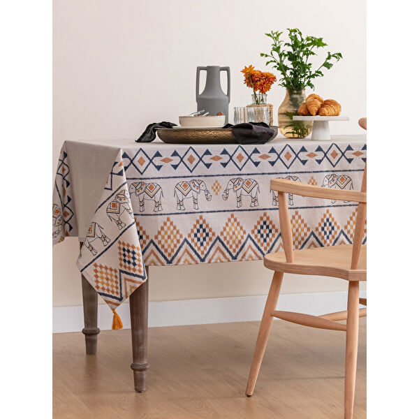 Fil Desenli Püskül Detaylı Masa Örtüsü 150x200 Cm