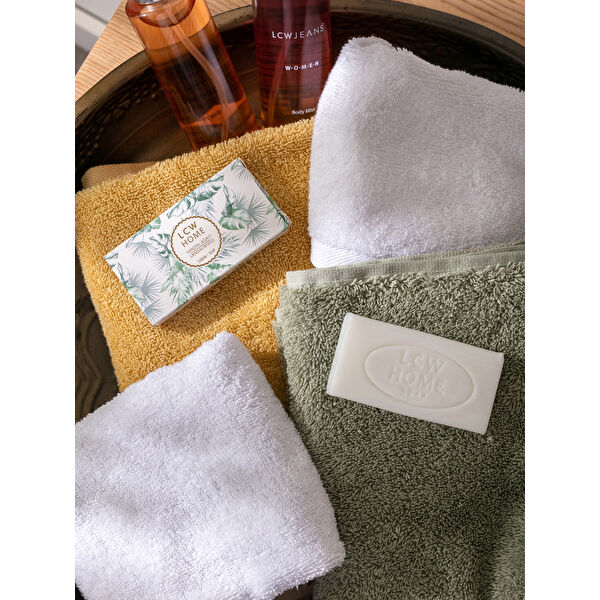 Sandal Ağacı Kokulu Katı Sabun 50 Gr Sandal Ağacı Kokulu Katı Sabun 50 Gr