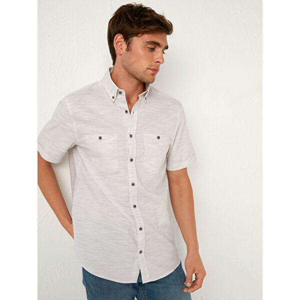 LCW BASIC Regular Fit Kısa Kollu Poplin Gömlek LCW BASIC Regular Fit Kısa Kollu Poplin Gömlek