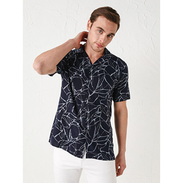 LCW VISION Slim Fit Resort Yaka Kısa Kollu Desenli Viskon Erkek Gömlek LCW VISION Slim Fit Resort Yaka Kısa Kollu Desenli Viskon Erkek Gömlek