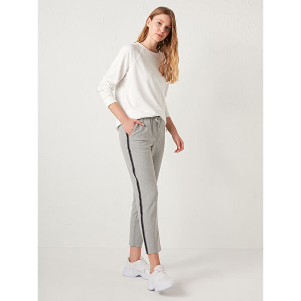 LCW CASUAL Beli Lastikli Şerit Detaylı Havuç Pantolon LCW CASUAL Beli Lastikli Şerit Detaylı Havuç Pantolon