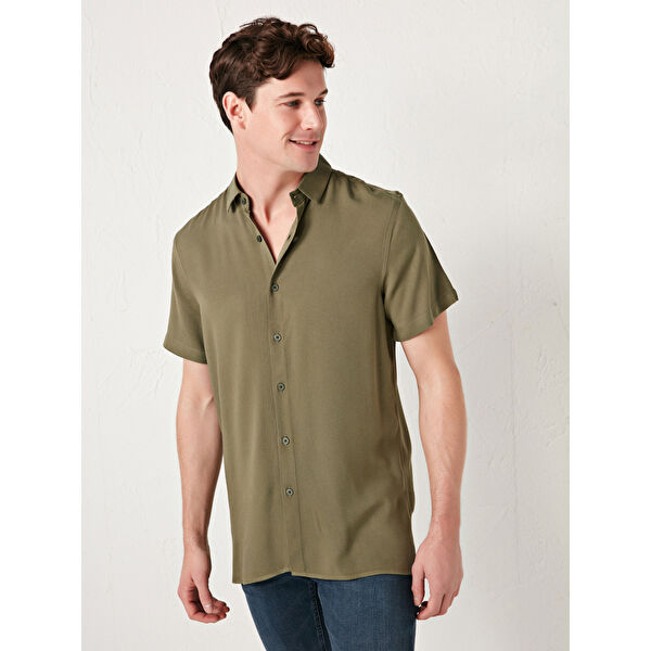 LCW CASUAL Slim Fit Kısa Kollu Gabardin Erkek Gömlek