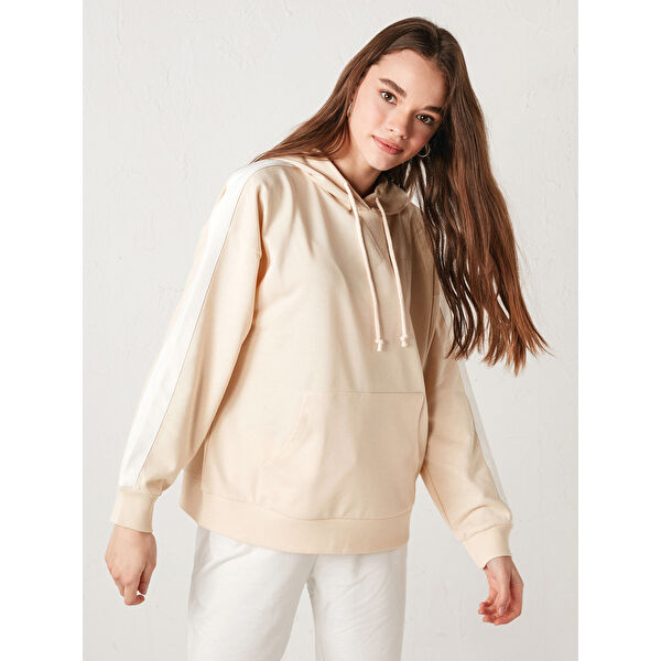 LCW CASUAL Kapüşonlu Şerit Detaylı Uzun Kollu Kadın Sweatshirt LCW CASUAL Kapüşonlu Şerit Detaylı Uzun Kollu Kadın Sweatshirt