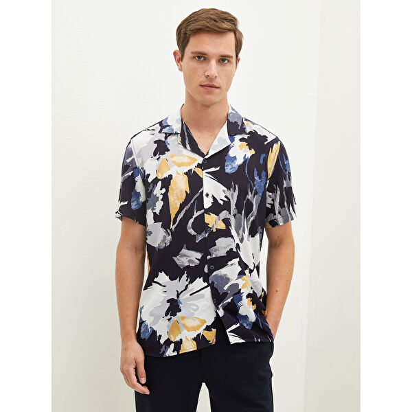 LCW VISION Slim Fit Resort Yaka Kısa Kollu Desenli Viskon Erkek Gömlek LCW VISION Slim Fit Resort Yaka Kısa Kollu Desenli Viskon Erkek Gömlek