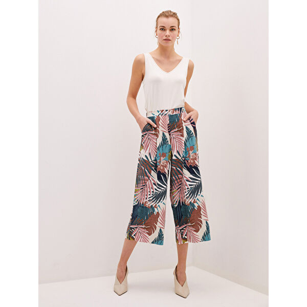 LCW BASIC Beli Lastikli Baskılı Cep Detaylı Belmando Kumaş Kadın Capri LCW BASIC Beli Lastikli Baskılı Cep Detaylı Belmando Kumaş Kadın Capri
