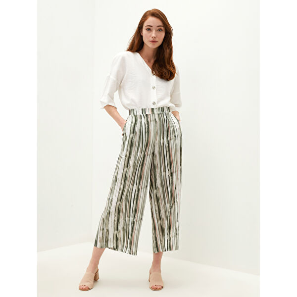LCW BASIC Beli Lastikli Baskılı Cep Detaylı Belmando Kumaş Kadın Capri LCW BASIC Beli Lastikli Baskılı Cep Detaylı Belmando Kumaş Kadın Capri