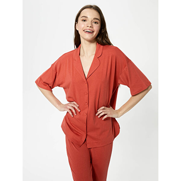 LCW DREAM Gömlek Yaka Düz Kısa Kollu Modal Karışımlı Kumaş Kadın Pijama Takımı LCW DREAM Gömlek Yaka Düz Kısa Kollu Modal Karışımlı Kumaş Kadın Pijama Takımı