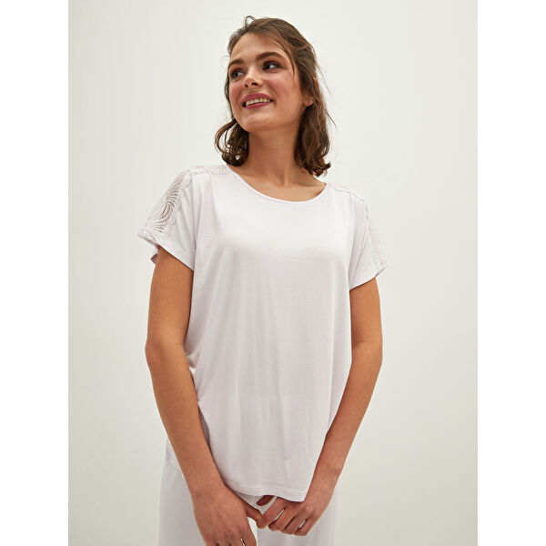 LCW DREAM Bisiklet Yaka Dantel Detaylı Kısa Kollu Viskon Kadın Pijama Takımı LCW DREAM Bisiklet Yaka Dantel Detaylı Kısa Kollu Viskon Kadın Pijama Takımı