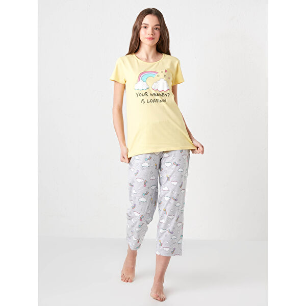 LCW DREAM Bisiklet Yaka Baskılı Kısa Kollu Kadın Caprili Pijama Takımı