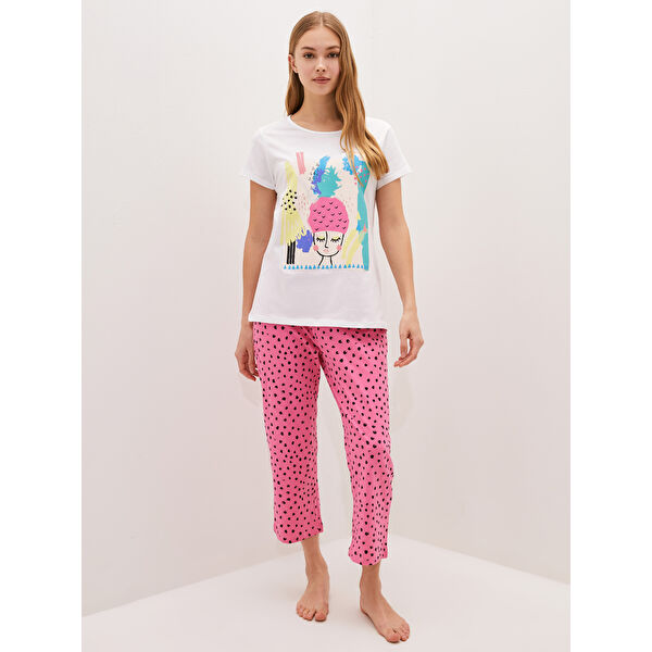 LCW DREAM Bisiklet Yaka Baskılı Kısa Kollu Pamuklu Kadın Caprili Pijama Takımı