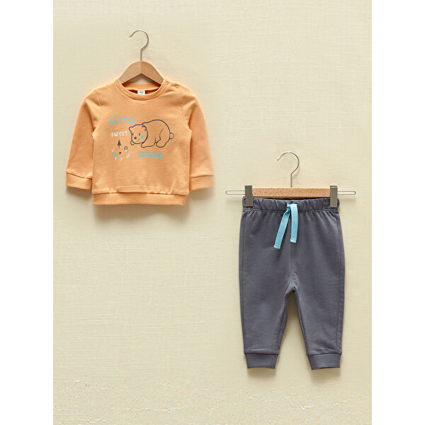 Bisiklet Yaka Uzun Kol Organik Pamuklu Baskılı Erkek Bebek Sweatshirt ve Jogger Pantolon 2'li Bisiklet Yaka Uzun Kol Organik Pamuklu Baskılı Erkek Bebek Sweatshirt ve Jogger Pantolon 2'li