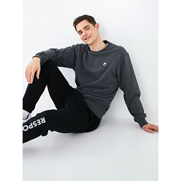 XSIDE Bisiklet Yaka Uzun Kollu Patch Nakışlı Erkek Sweatshirt XSIDE Bisiklet Yaka Uzun Kollu Patch Nakışlı Erkek Sweatshirt