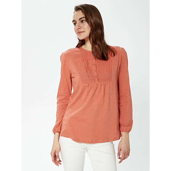 LCW GRACE Bisiklet Yaka Düğme Detaylı Nakışlı Bluz LCW GRACE Bisiklet Yaka Düğme Detaylı Nakışlı Bluz