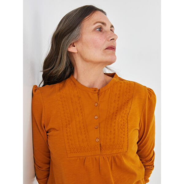 LCW GRACE Bisiklet Yaka Düğme Detaylı Nakışlı Bluz LCW GRACE Bisiklet Yaka Düğme Detaylı Nakışlı Bluz