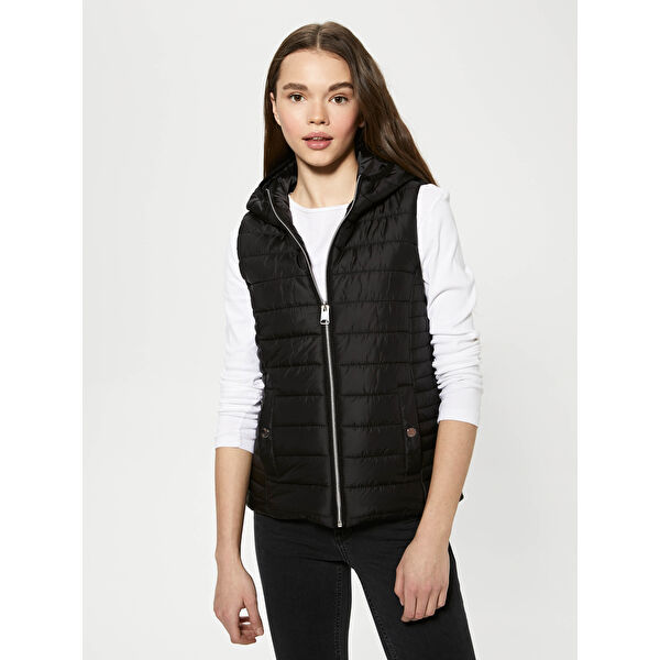 Kapüşon Yaka Fermuar Kapamalı Kadın Yelek