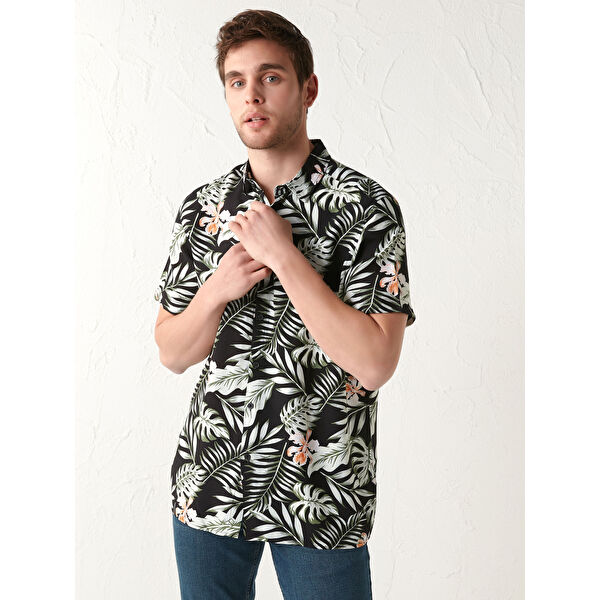 LCW CASUAL Regular Fit Kısa Kollu Desenli Erkek Gömlek LCW CASUAL Regular Fit Kısa Kollu Desenli Erkek Gömlek