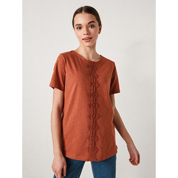 LCW GRACE Bisiklet Yaka Nakışlı Kısa Kollu Kadın Bluz LCW GRACE Bisiklet Yaka Nakışlı Kısa Kollu Kadın Bluz