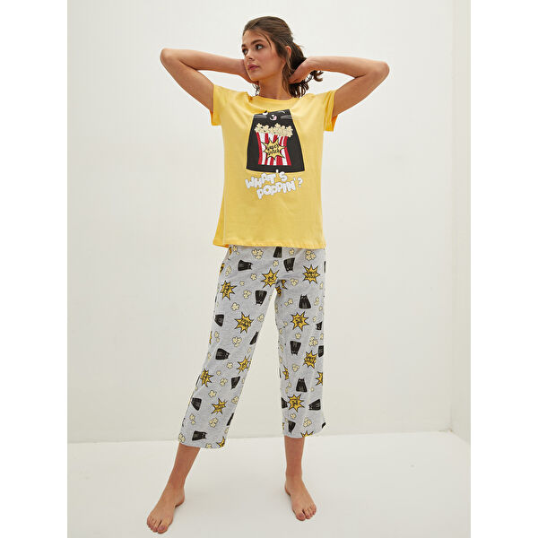 LCW DREAM Bisiklet Yaka Baskılı Kısa Kollu Kadın Caprili Pijama Takımı LCW DREAM Bisiklet Yaka Baskılı Kısa Kollu Kadın Caprili Pijama Takımı