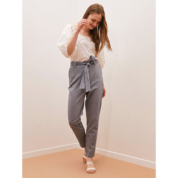 LCW CLASSIC Beli Lastikli Kemer Detaylı Bol Fit Kadın Pantolon LCW CLASSIC Beli Lastikli Kemer Detaylı Bol Fit Kadın Pantolon